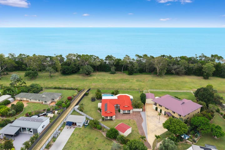 Salt & Sand Beachside Hideaway - Hervey Bay