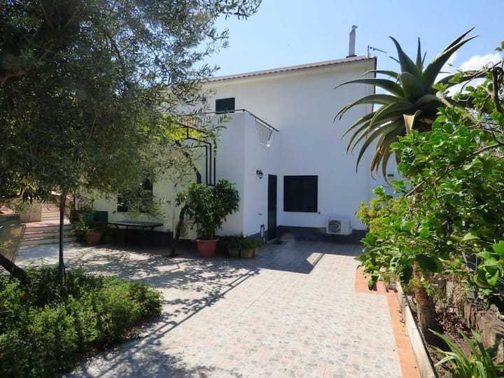 Landhaus Mit Blick Auf Die ÄOlischen Inseln - Patti