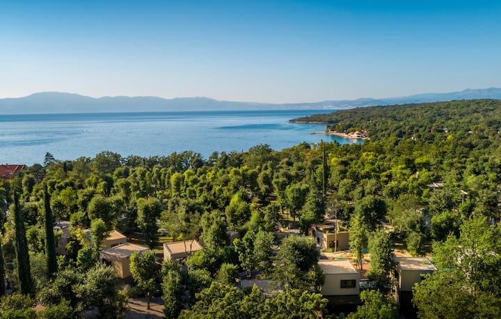 Beautiful Home In Njivice - Njivice