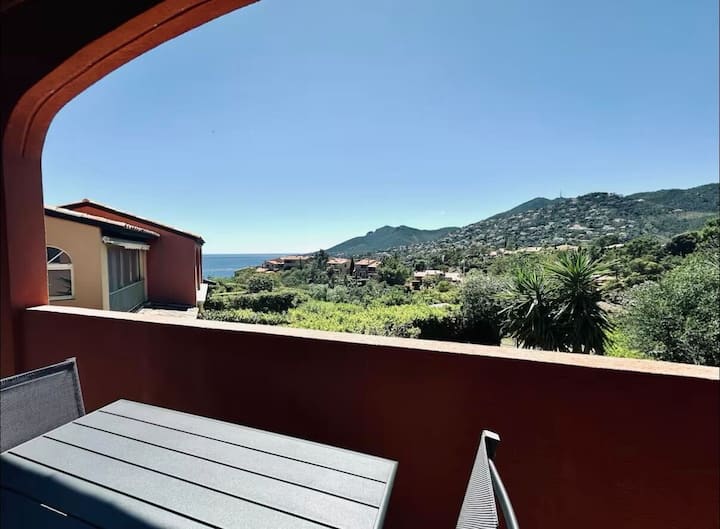 Logement Lumineux Avec Terrasse Et Vue Mer - Théoule-sur-Mer