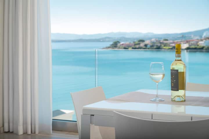 Bright Apartment With Panoramic Sea-view Terrace - Golfo Aranci