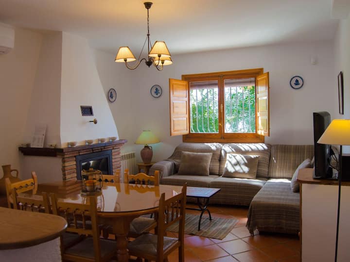 Ländliches Haus Mit Jacuzzi By Interhome - Bérchules