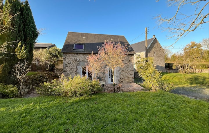 2 Bedroom Cozy Home In Heugueville-sur-sienne - Coutances