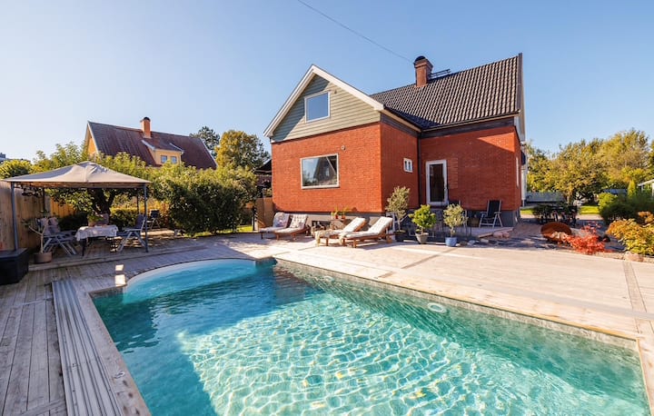 Gorgeous Home In öRebro With Sauna - Örebro