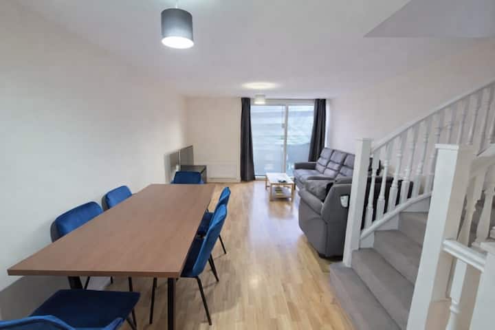 Large 4bdr Home Near Stratford Station - London
