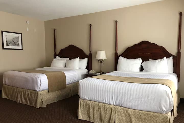 2 Queens | Chateau Saint John | Free Breakfast - Saint John
