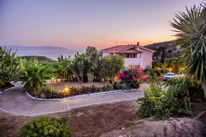 Maistrali First Floor Apartment 2 - Kateleios