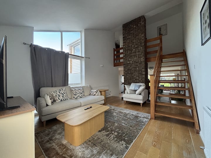 Spacious 4-bed Home In Ascot - Bracknell