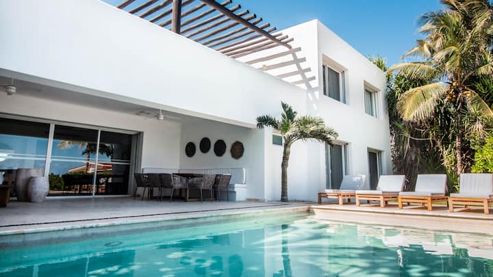 A Graceful Home For A Chic Beach Getaway - Playa del Carmen