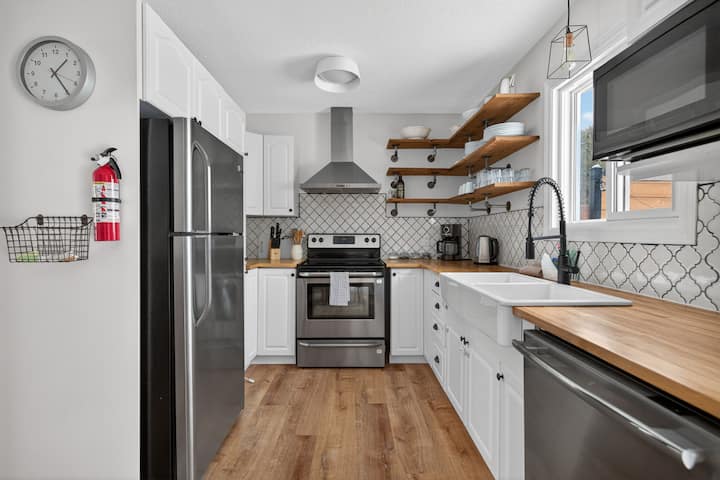 The Halo House- 3 Bedrooms In Aylmer - Kanata