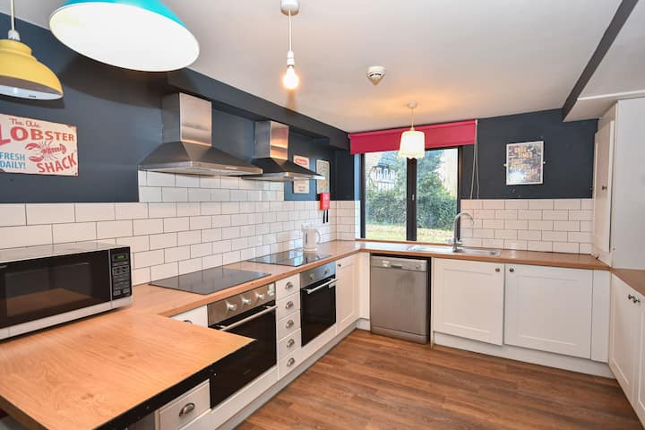 Convenient Budget 3bed Apartment Shared Kitchen - Leeds