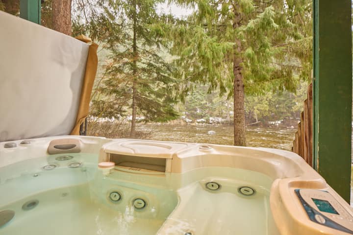 Rural Riverfront Retreat - Plain, WA