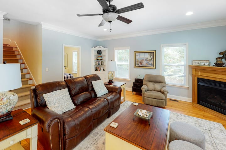 4br Edisto Island | Fireplace | Drive To Beach - Edisto Beach, SC