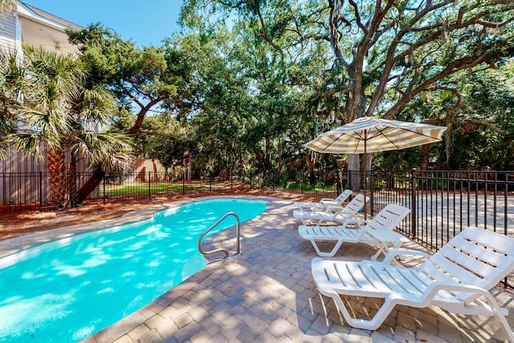 Ocean-view Dog-friendly 6br With Private Pool - Edisto Beach, SC