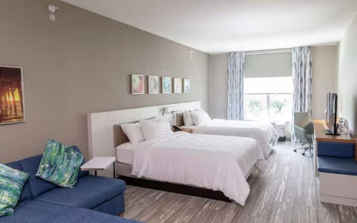 2 Family-friendly Units Near Tampa Premium Outlets - Wesley Chapel, FL