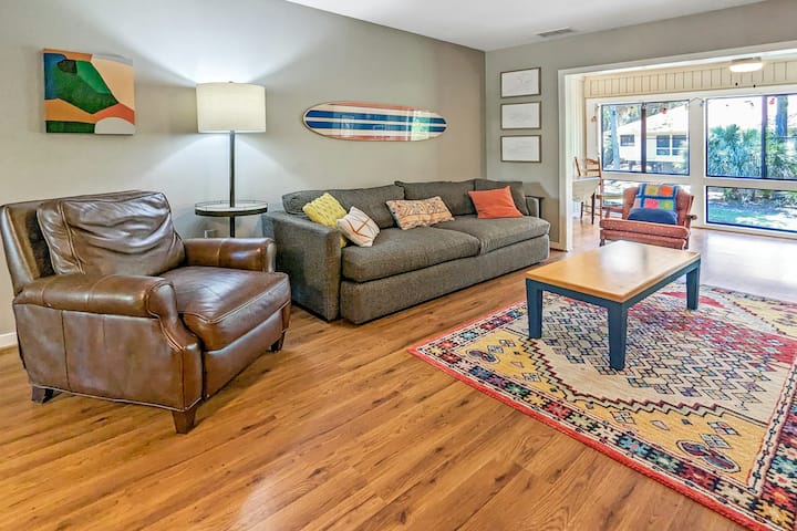 Vibrant 3br Lakefront Edisto Island | Patio - Edisto Beach, SC