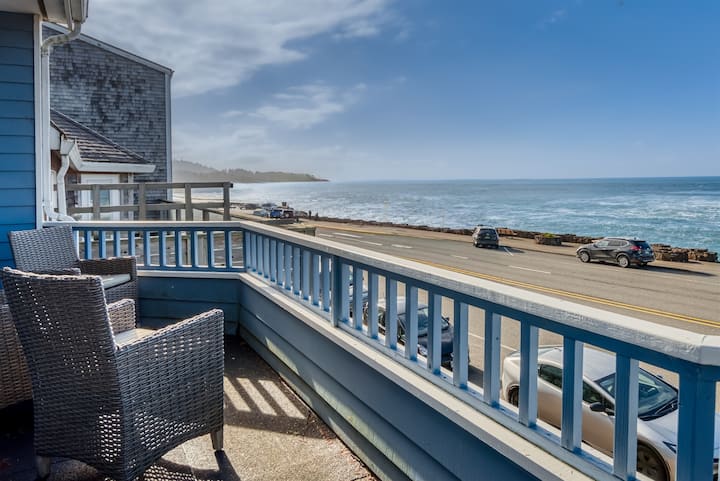 Oceanfront Depoe Bay Paradise - Watch Whales! - Depoe Bay, OR