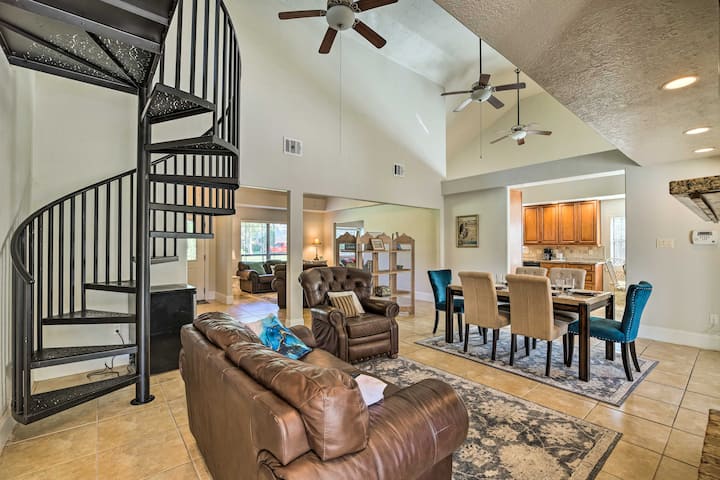 Spacious Seabrook Home W/ Patio: 1 Mi To Beach! - Kemah, TX