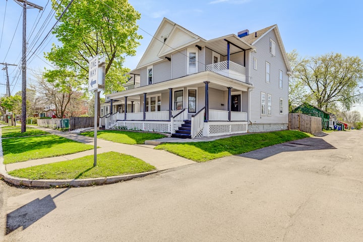 Walk To Niagara Falls! Family Home W/ Yard - Niagara Falls, NY