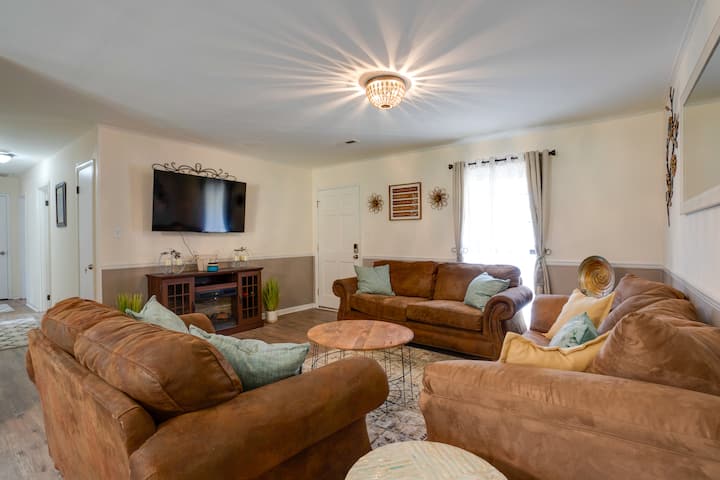 Decatur Vacation Rental Retreat W/ Private Yard! - Decatur, AL