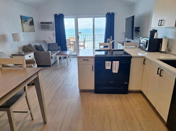 Penthouse Suite Located On East Grand Traverse Bay - Traverse City, MI