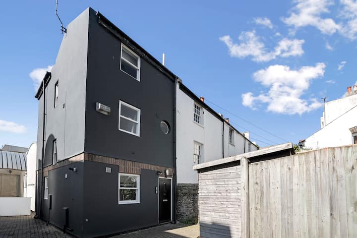 Free Parking | Large Groups | Close To Beach - Brighton