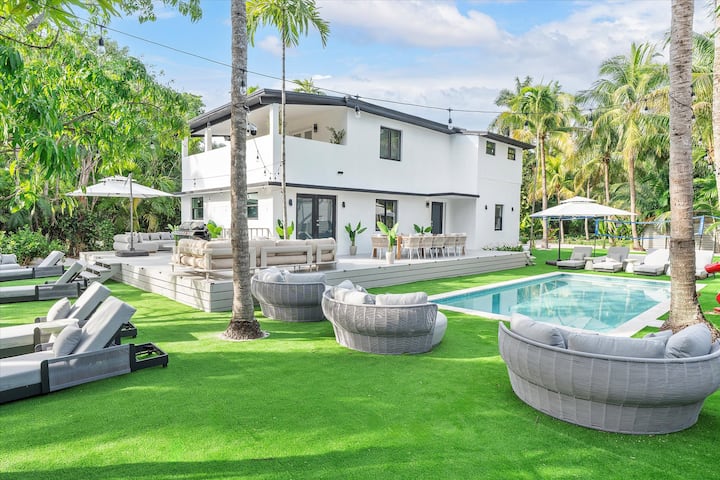 Elite Resort Style Pool Estate W Tremendous Backya - The Bahamas