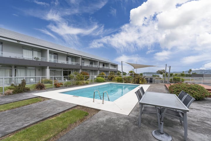 Lake Terrace Apartment - 2 Mile Bay - Taupo - Lake Taupo