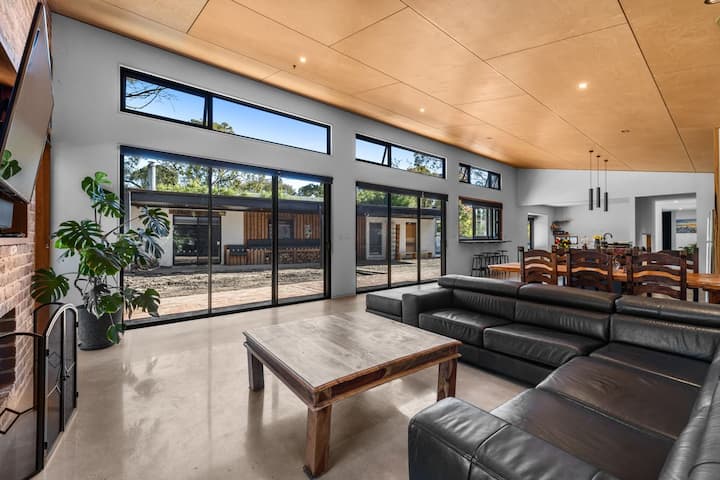 Contemporary On Evergreen - Inverloch