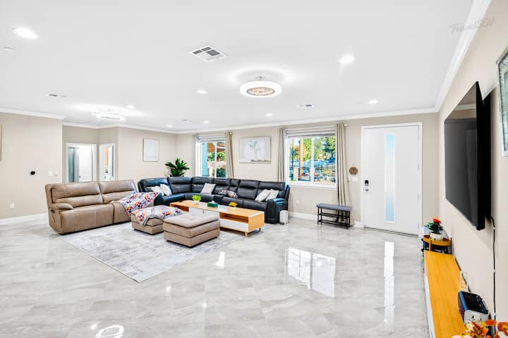 Spacious 9br Home + Parking + Near Dtla #Travelsgv - Baldwin Park, CA