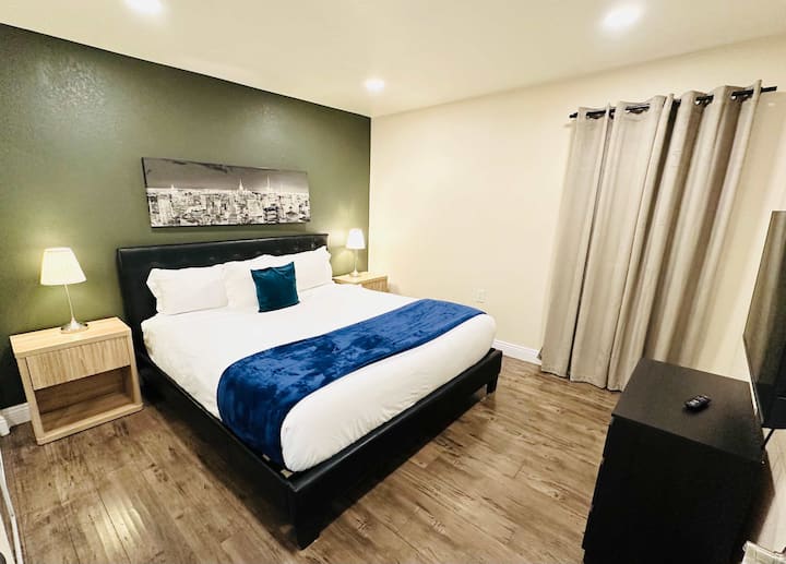 Luxury 1br Condo Near Strip With Pool And Gym - Las Vegas, NV