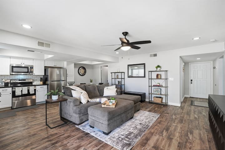 Central, Pet-friendly, Pool Access: Tempe Townhome - Tempe, AZ