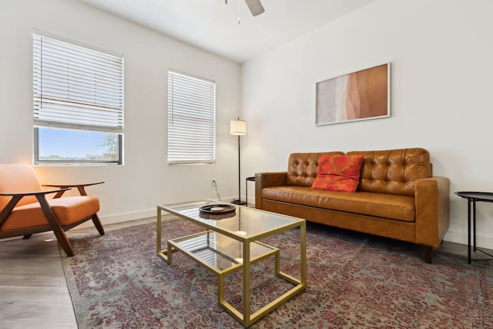 Modern 2br Cozysuites Glendale By Stadium W/ Pool! - Glendale, AZ