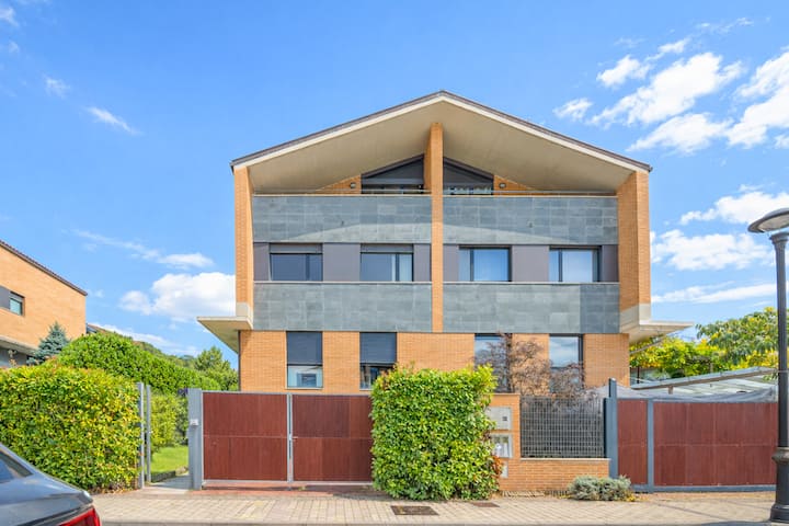 Gran Chalet Con Amplio Jardín Próximo A Pamplona - Navarre