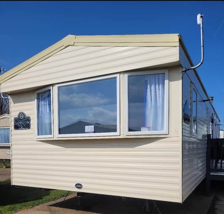 Caravan At Sand Le Mere In Yorkshire Ref 71003i - Withernsea