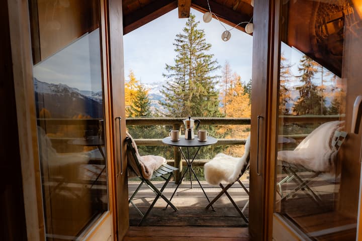 Le Grenier; Un Nid Douillet Mansardé Rempli De Sou - Verbier