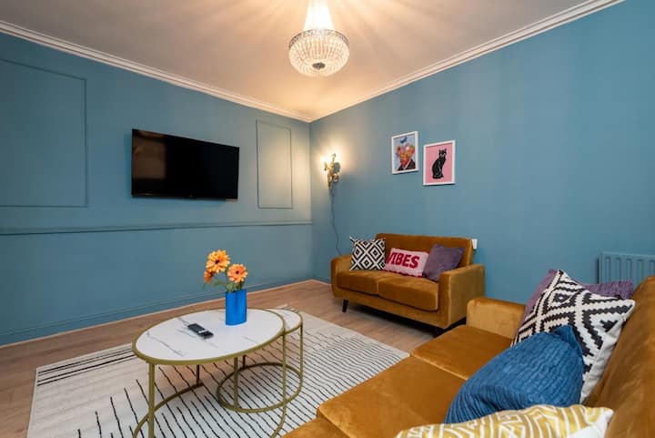 Bright & Modern 2-bedroom Holiday Let In The Heart - Hawick