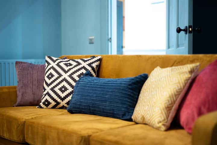 Bright & Modern 2-bedroom Holiday Let In The Heart - Hawick