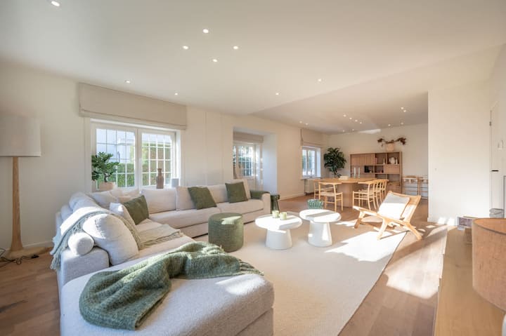 Elegant Coastal Villa With Beautiful Terrace - ブルージュ