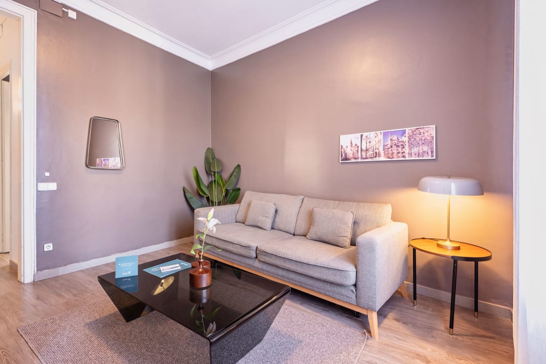 Rocafort | Acogedor apartamento de 3 dormitorios en Eixample ...