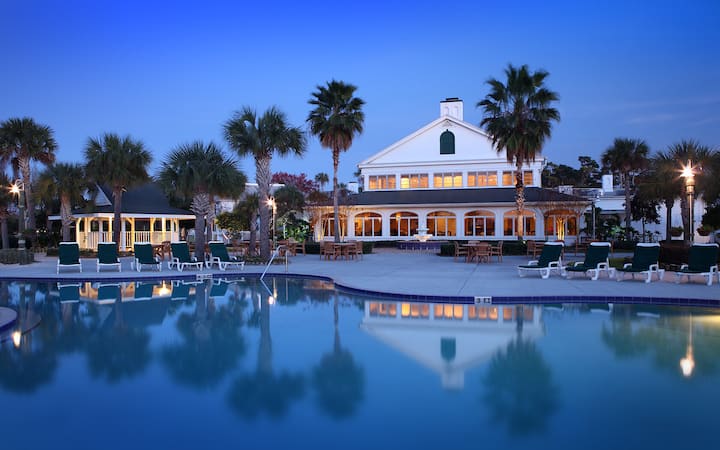 Comfortable Waterfront Rooms | Plantation Resort - Crystal River, FL
