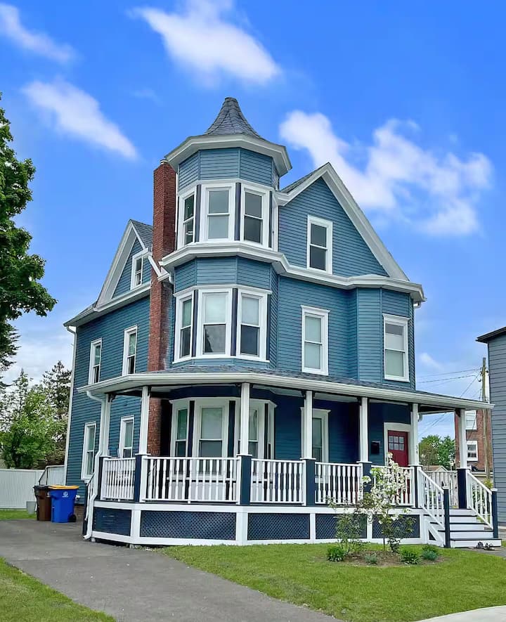 Hightop House: Walk To Uptown, 1904 Victorian - Kingston, NY
