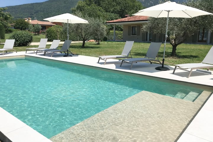 Regarda Villa Ida With 12 Sleeps And Private Pool - Garda