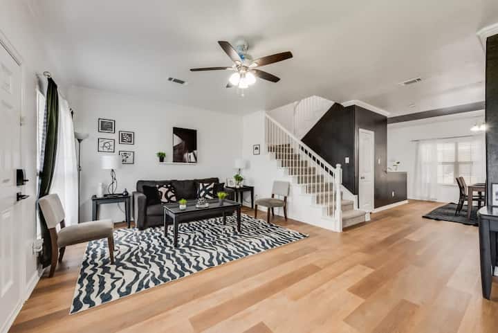 4br Pet Friendly Near Six Flags - Grand Prairie, TX