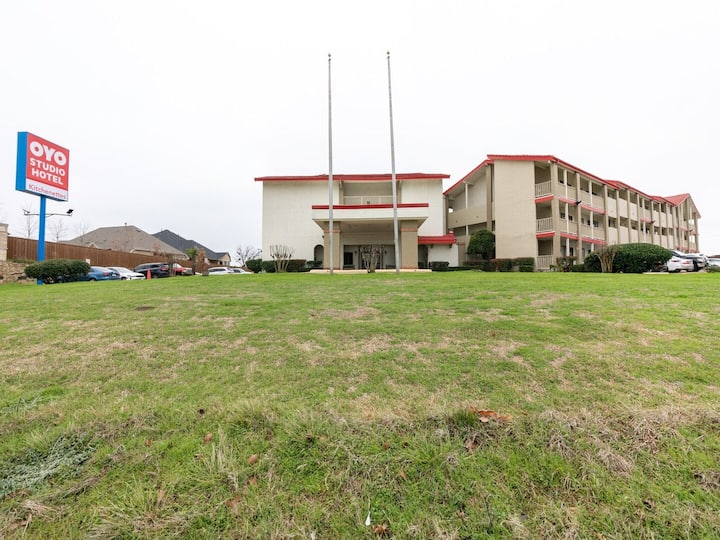 Lit King Haut De Gamme Avec Une Kitchenette Fumant - Grapevine, TX