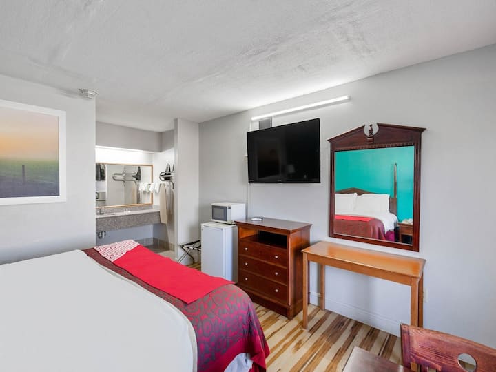 Lit Royal Accessible - Columbia, TN