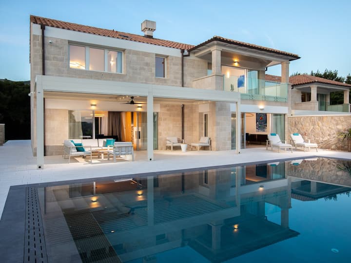 Villa Jadranka | Seafront | Heated Infinity Pool. - Cavtat