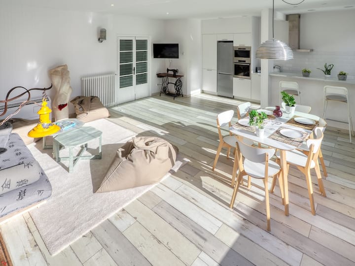 Bright & Artistic By Interhome - Figueres