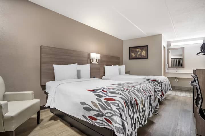 Budget-friendly Room Perfect For University Visit - Greenville, SC