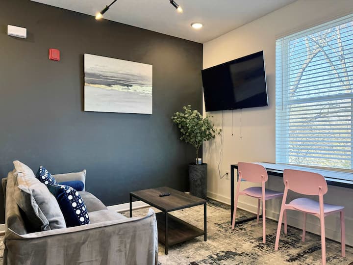 Modern Downtown 1b1b Condo With Private Balcony - Atlanta, GA